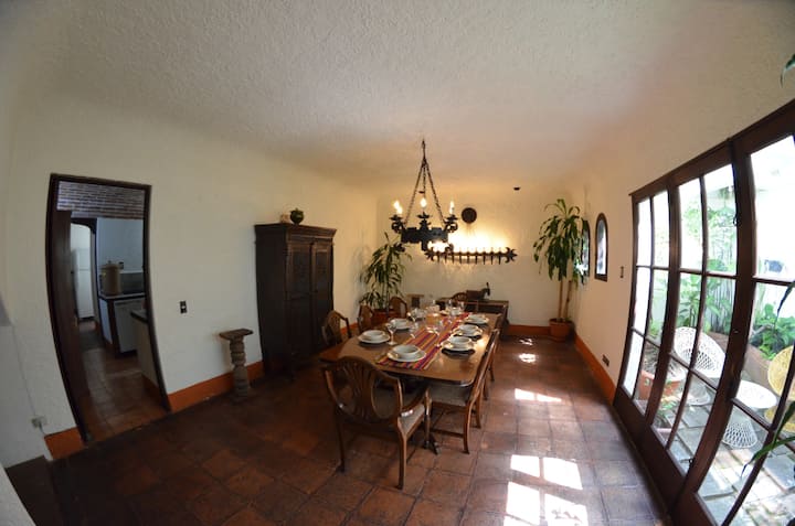 Large 2 Bed Suite In Center Antigua W/parking - Guatemala