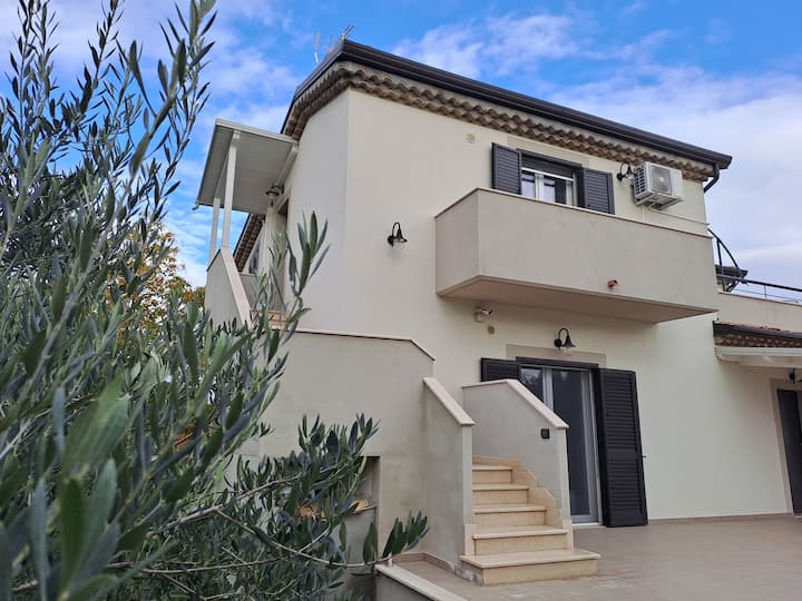 Villa Ai Piedi Del Monte Vulture (Piano Superiore) - Basilicata