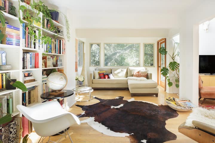 Light Filled Bohemian Haven With Hot Tub And Mountain Views - Topanga, CA