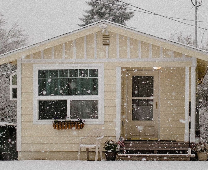 Gilbert's Cottage - Cozy, Clean, Pet Friendly. - Puyallup, WA