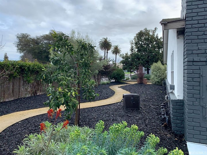 4br Duplex With Lots Of Land, Steps From Sf! - Alameda