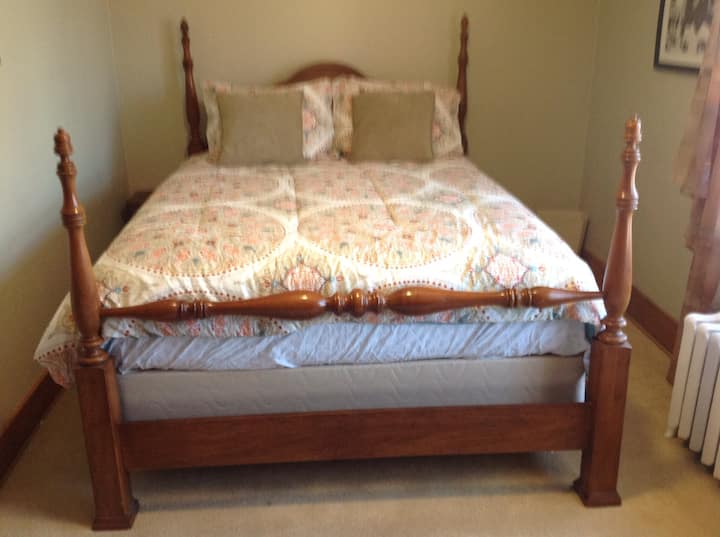 Old Town Inn Room #3 - Ames, IA
