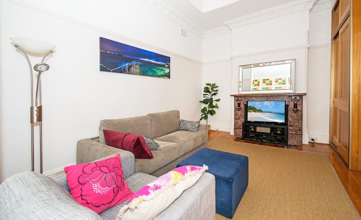 Spacious & Convenient Parkside Home - Bondi Beach