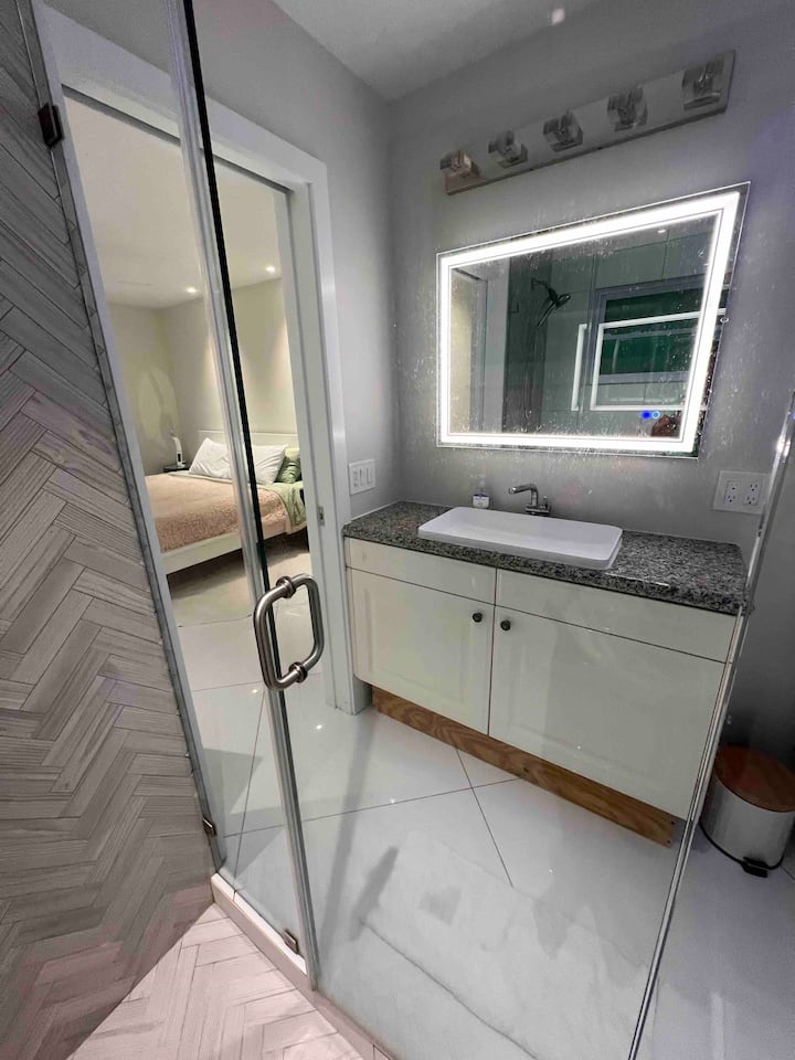 Boca East-luxury. Room, Private Bath, Prvt, Entry - Boca Raton, FL