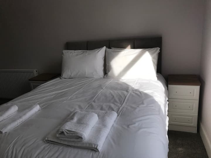 Carmel House Garden View With King Size Bed - Llandudno