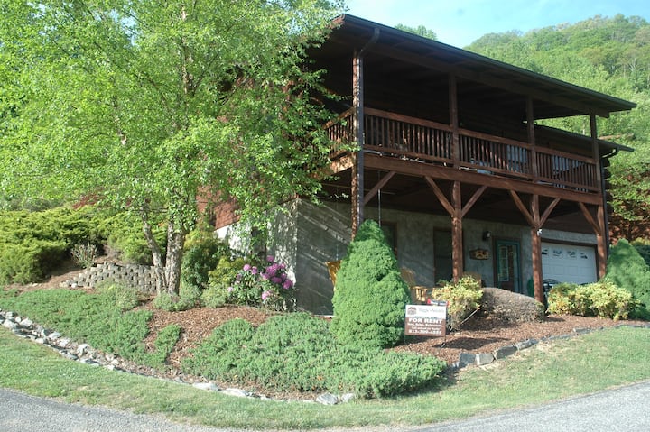 Location! Location! Ideal For Motorcyclists. - Maggie Valley, NC