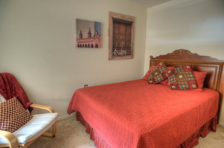 Comfortable Room, 10 Minutes To Downtown! - Austin, TX