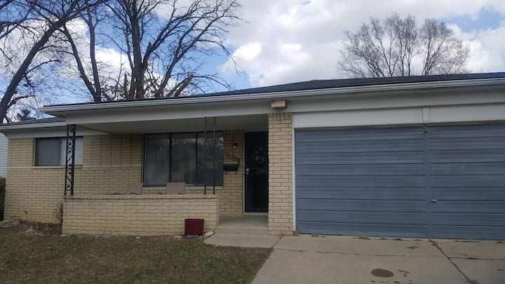 Beautiful Modern Ranch Home - Warren, MI