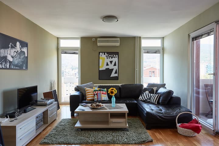 Musicbox Apartment [Jazz Edition] W/ Mountain View - Skopje