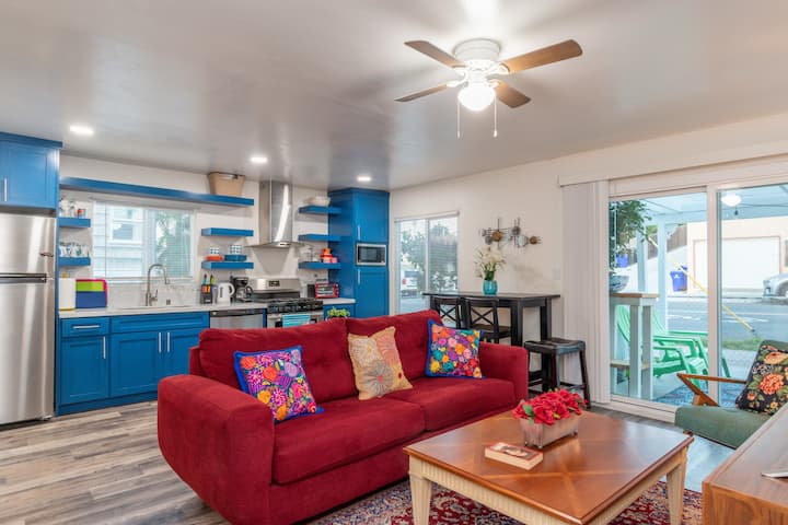 Beach Cottage For Family Stay And Work From Home - San Diego, CA