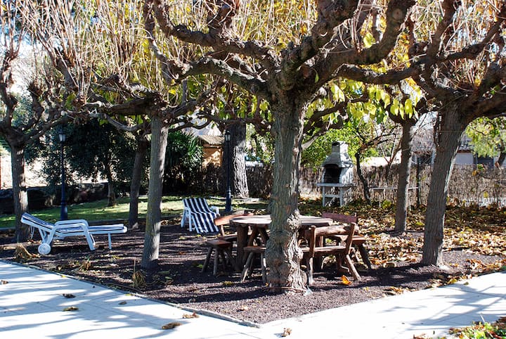 Casa Pepito - Casa Rural Con Jardín - Barbastro