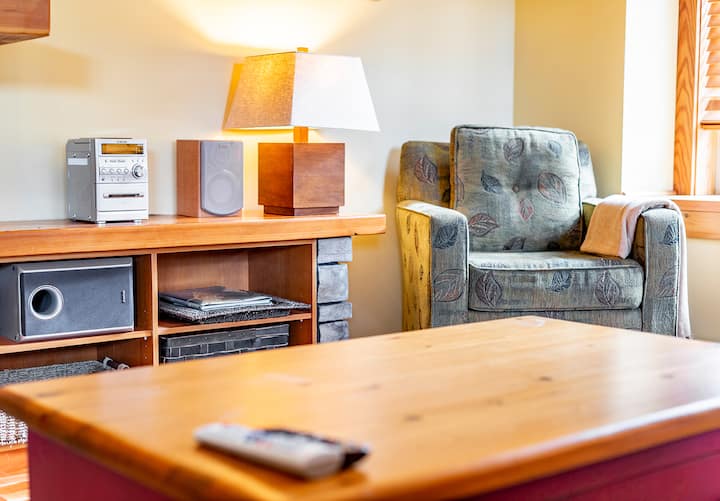 Riverside Chalet | Fireplace | Walk To Elk River - Fernie