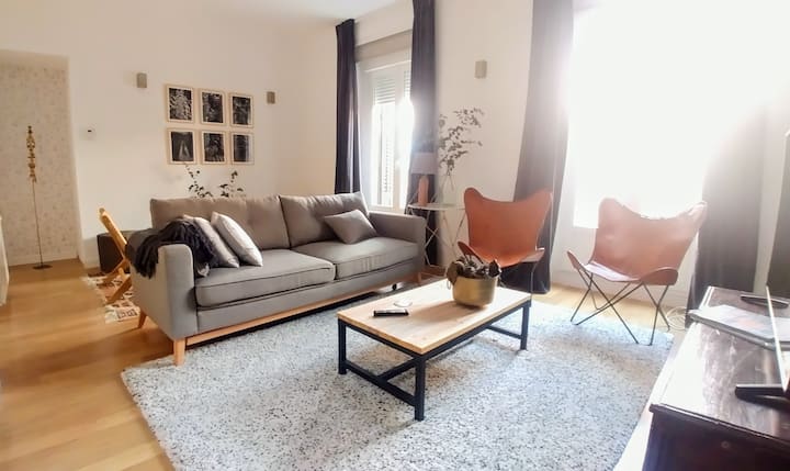 Comfy 4br Apt. In Malasaña, 4/5pax, Monthly Only - Madrid