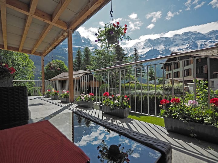 Esthers Guesthouse Holiday Apartment With Terrace - Lauterbrunnen