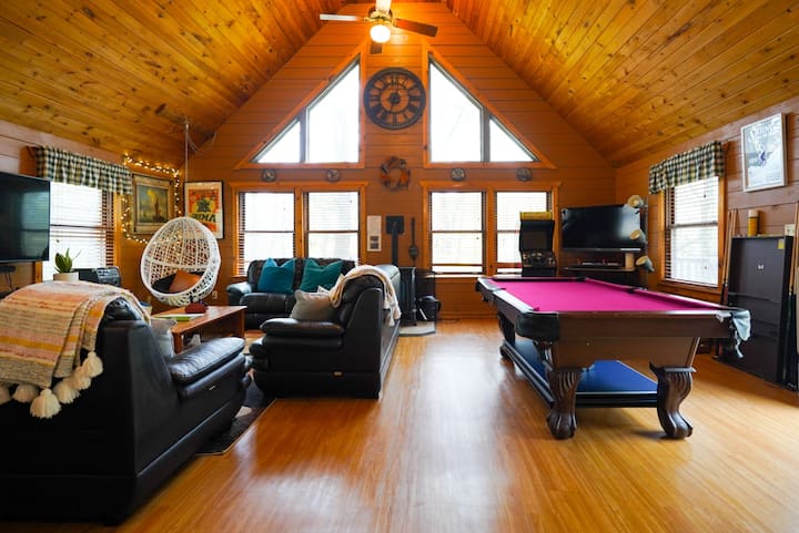 Cedar Log Cabin, Hot Tub, Game Room, Fireplace - Pocono Lake