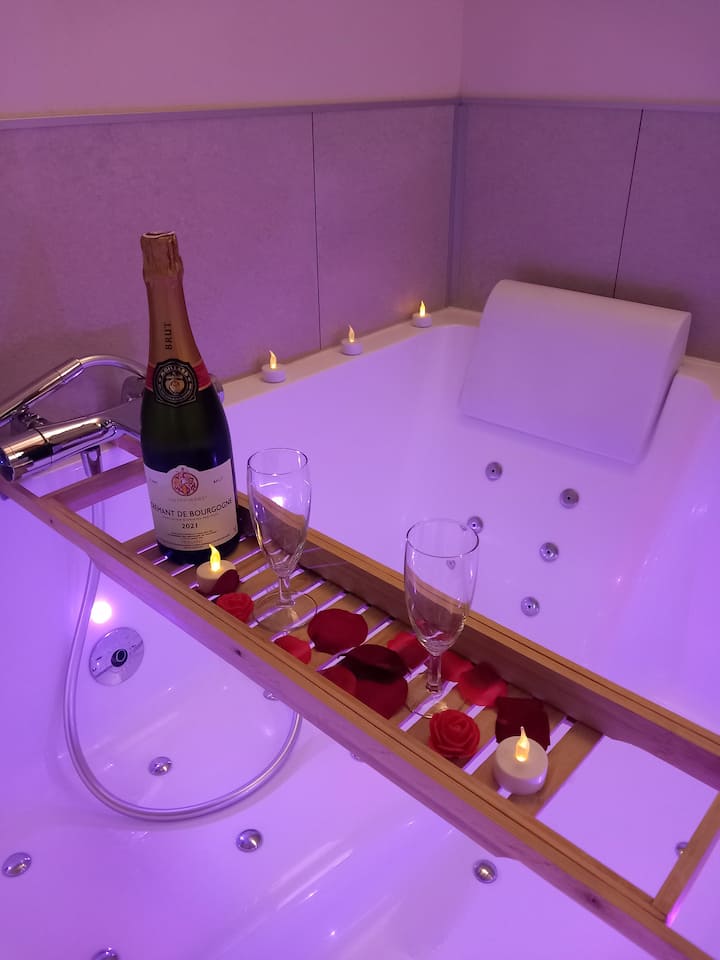L'atelier Des Rêves
Spa Privatif
éVasion Garantie - Beaune