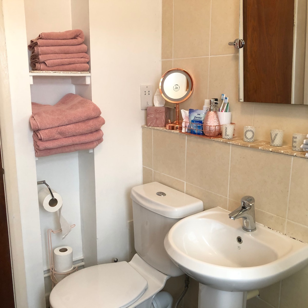 Une chambre simple ou double confortable à Springbank Cheltenham ...