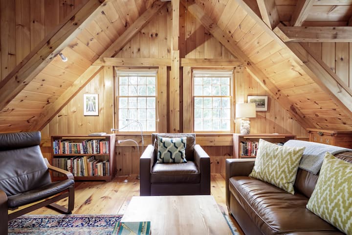Get Cozy Under The Rustic Beams At A Woodland Hideaway - The Hamptons, NY