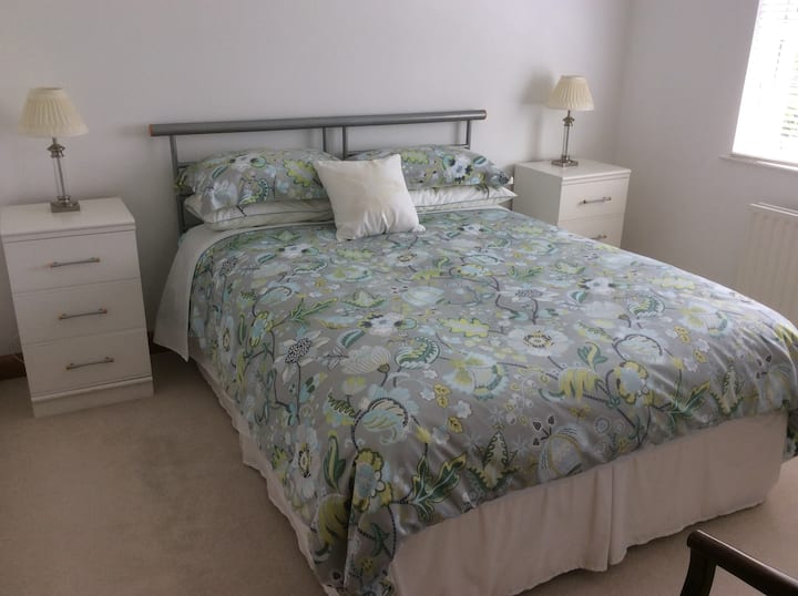 Portstewart: King Size Bed, En-suite & Breakfast - キャッスルロック