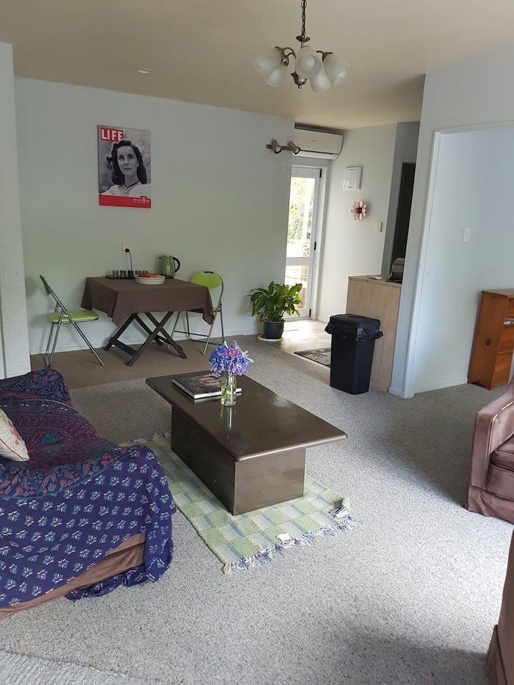 Private Flat Attached To Home, Pool, Deck, Gardens - Whangarei