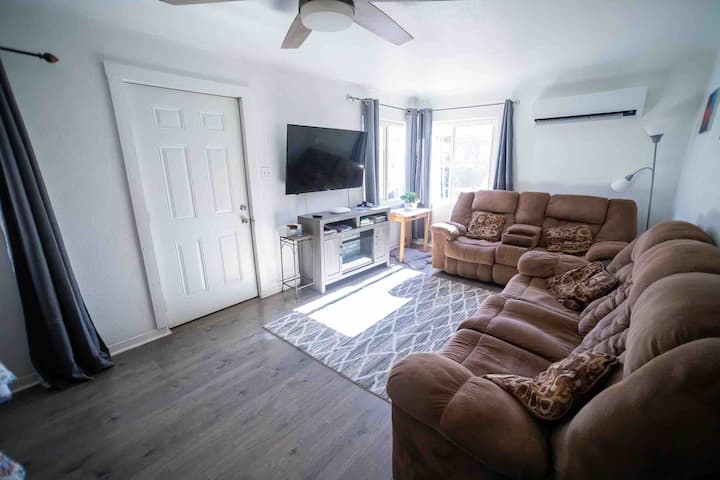 3br, 2ba Retreat, Pets, Welcome! - Albuquerque, NM