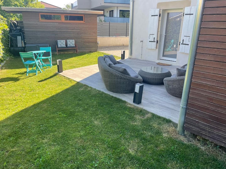 Porte Genève: Accès Indépendant: Chambre Jardin - Cruseilles