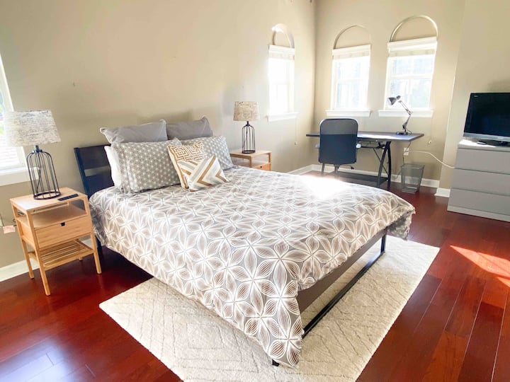Gorgeous 1,430sq/ft South Howard Townhouse - Tampa