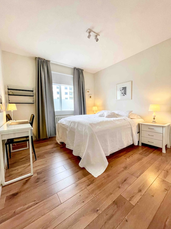 Cozy Room. Kitchen, Living Room And Free Parking - Iceland