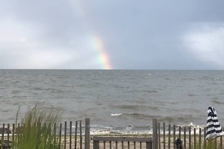 Stunning Direct Waterfront Beach House! - Fairfield, CT