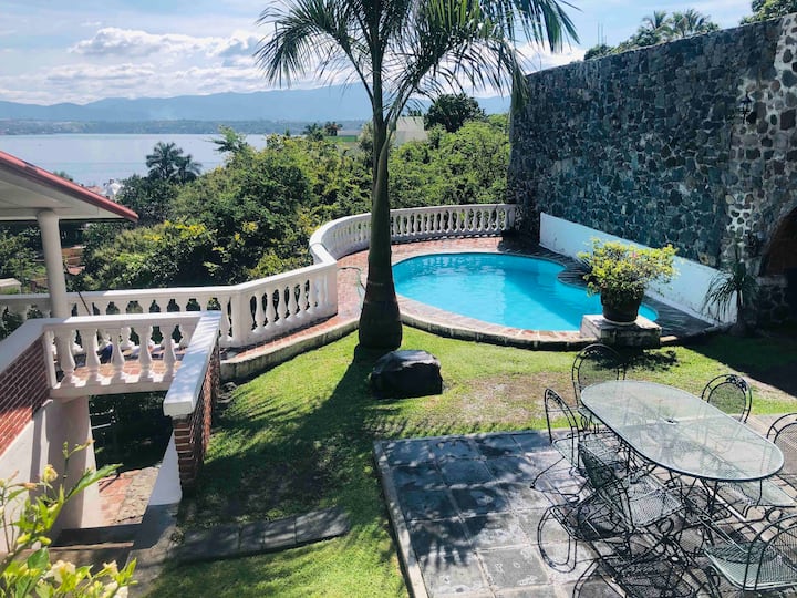 Casa De Piedra Teques
Para Hasta 23 Personas - Tequesquitengo