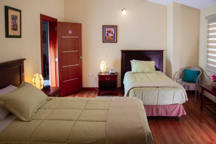 Great For Groups. - Quito