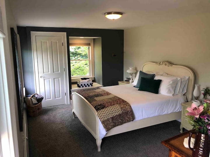 Modern Charming Farmhouse - Entire Property - Splish Splash Water Park, Calverton