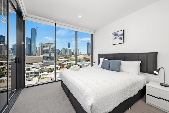 King Bed, City Views, Car Park & Perfect Location! - Brisbane