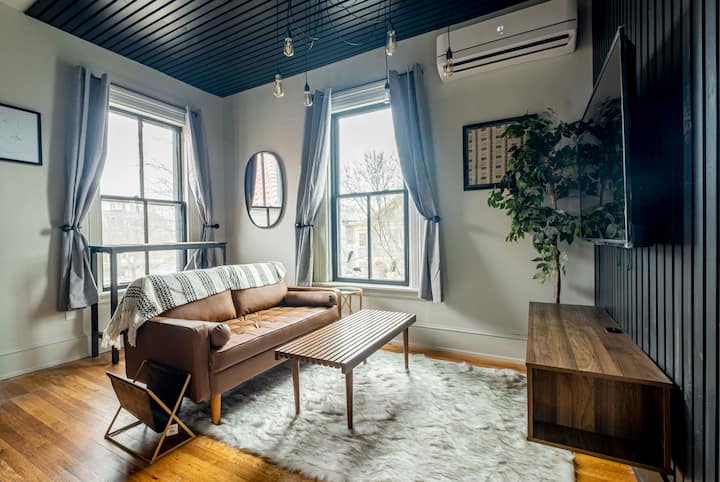 🌟Clean & Modern | Walk Everywhere | Central Local - Providence