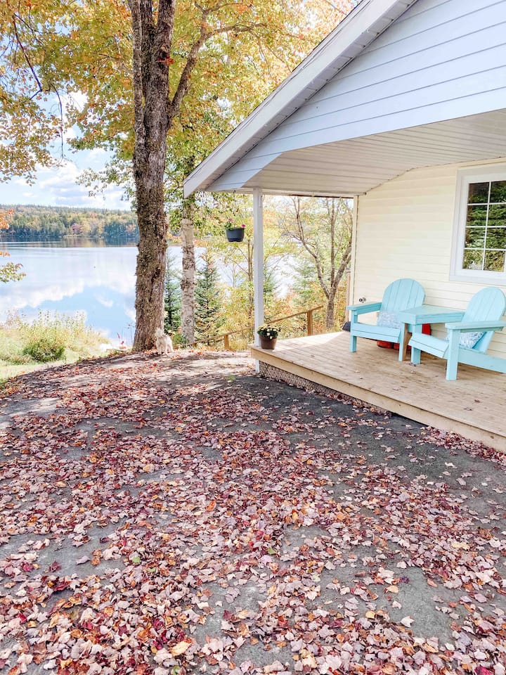 Large Pet Friendly Lakefront Cottage In Chester - Nova Scotia