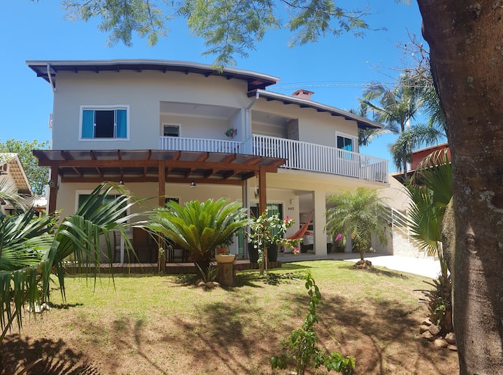 Férias Em Bombinhas... Casa No Centro Da Cidade. - Bombinhas