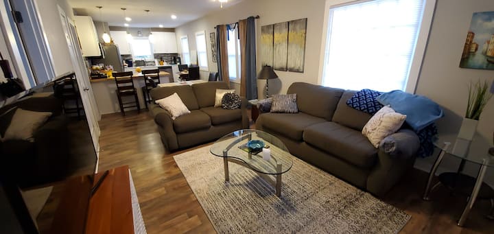 Updated Dundee 4/2 Near All!  Entire Home Or Share - Omaha, NE