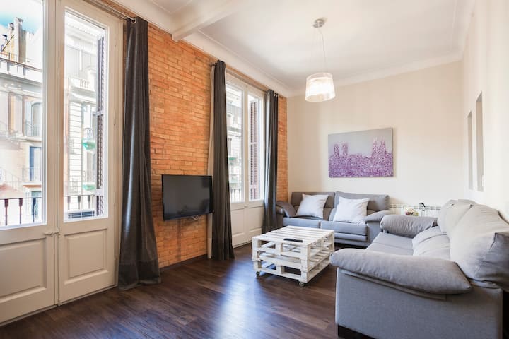 Barcelona City Center Apartment 2br - La Floresta