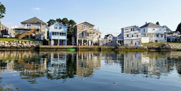 Claire's Cozy Cottage On The Cove - Tiverton, RI