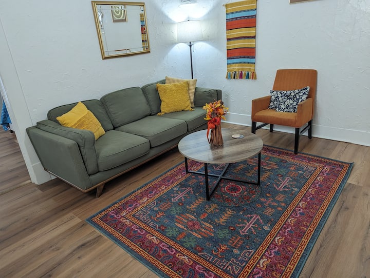 Renovated Cozy Quiet Comfortable Duplex Unit - Wichita, KS