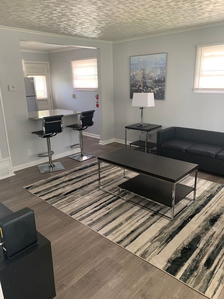 Nice House! Great Location! - ウォレン, MI