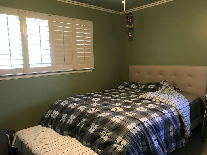 Convenient To Bart And Hwy 680-original Master - Concord, CA