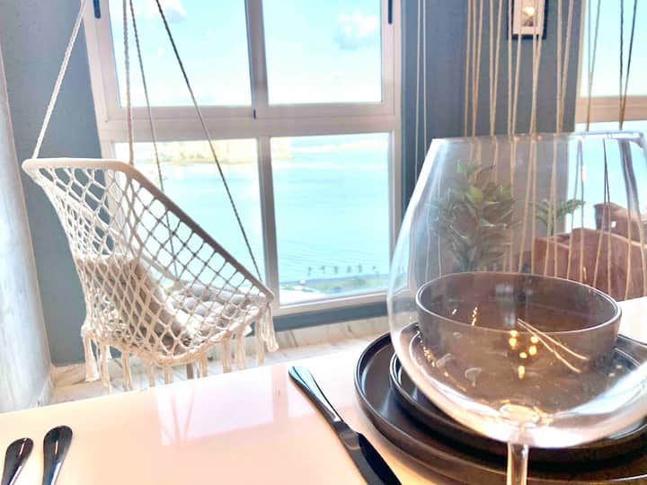 Moderno Condo Con Vista Al Mar Y Silla Colgante - Panama