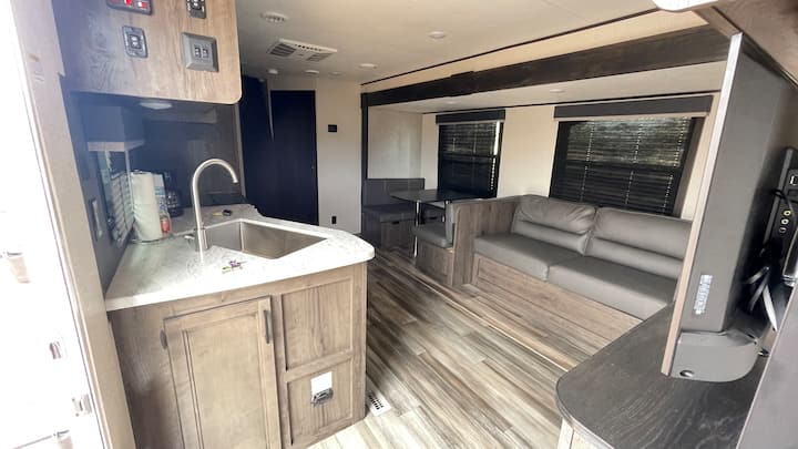 Rv(3) With Private Entrance/ Free Parking/netflix - Moreno Valley, CA