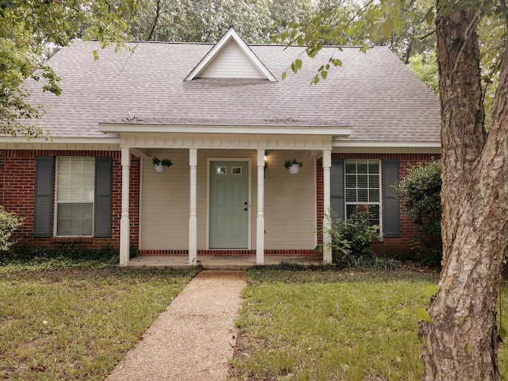 Patriot's Place, Ideal Location Only 2 Mi From Msu - Starkville, MS