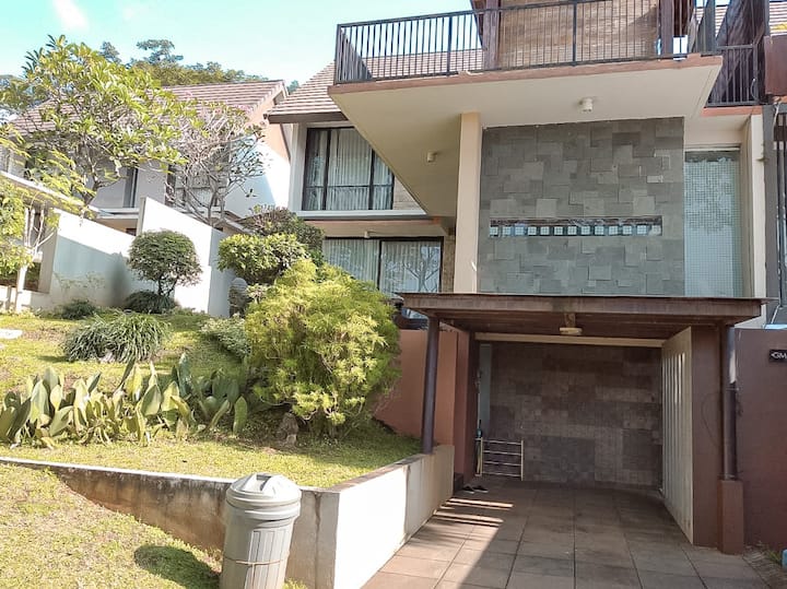 Villa Keluarga Taman Dayu Golf Mansion - Trawas