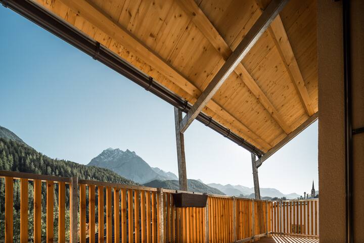 Helle, Moderne Terrassenwohnung Chasa Filli - Scuol