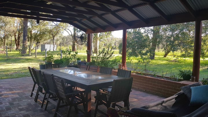 Valentine Park Farmstay - Perth