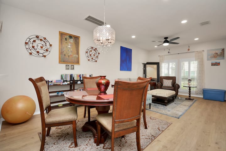 Glam Central Retreat-walk/bike/bars/shops/downtown - Houston, TX