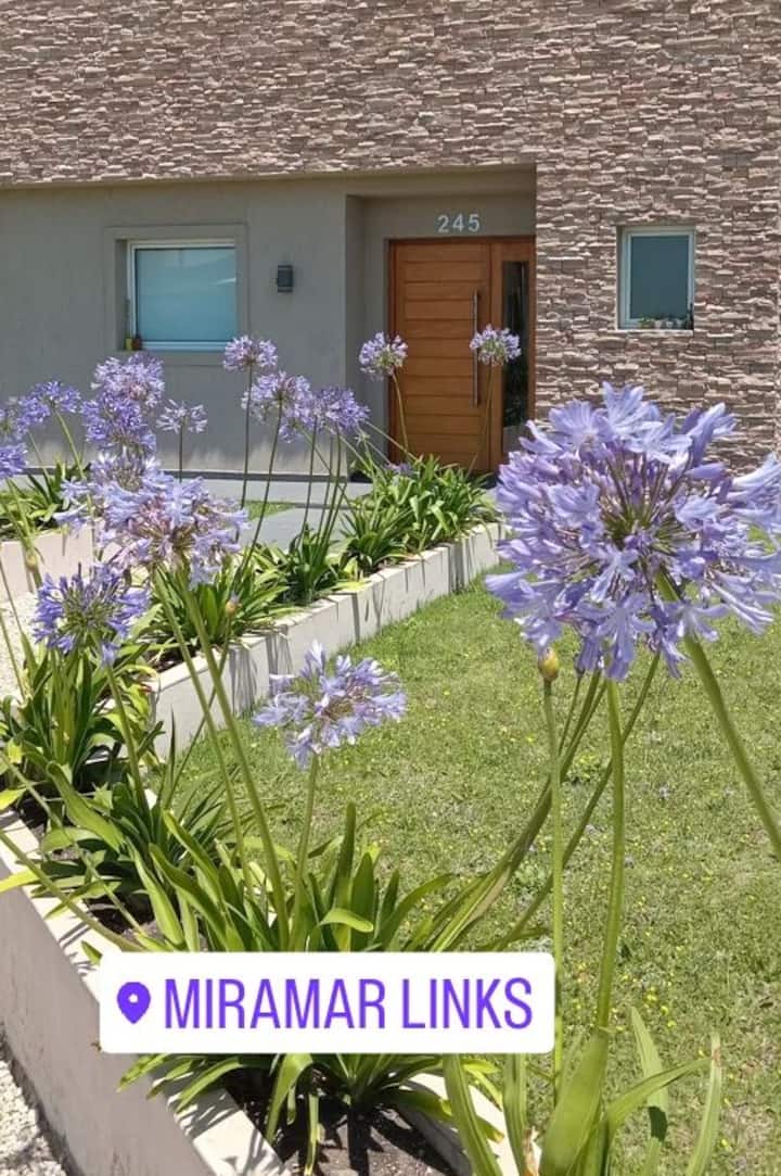 Casa Grande En Barrio Privado. - Miramar
